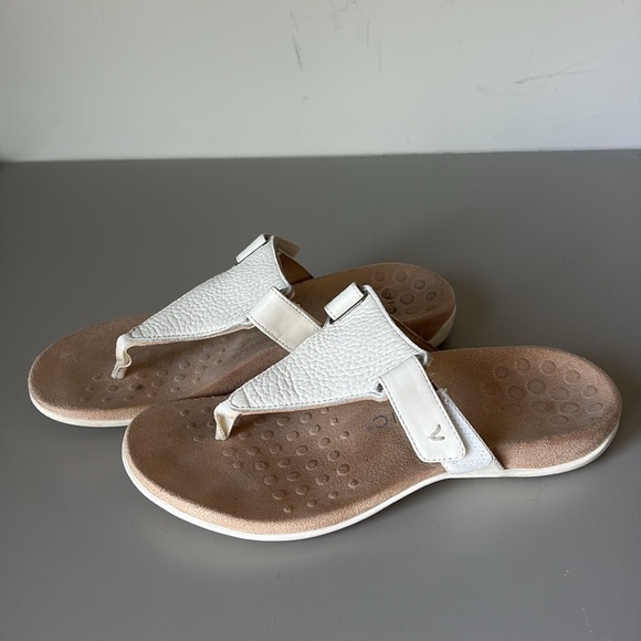 Vionic | Shoes | Vionic Wanda Womens Leather Tstrap Flip Flop ...